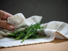 How to Chop Dill - In the Kitch