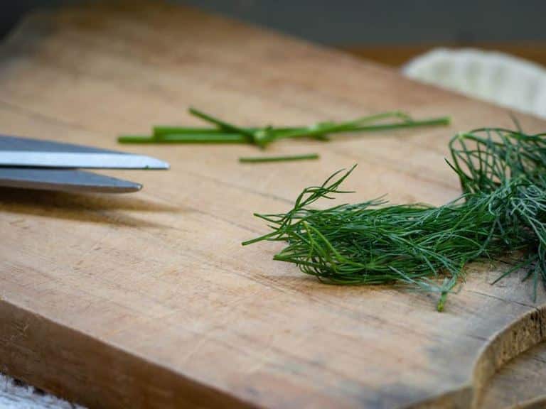 How to Chop Dill - In the Kitch