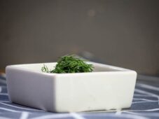 How to Chop Dill - In the Kitch