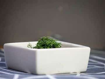 How to Chop Dill - In the Kitch