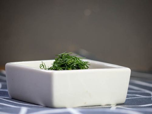 How to Chop Dill - In the Kitch