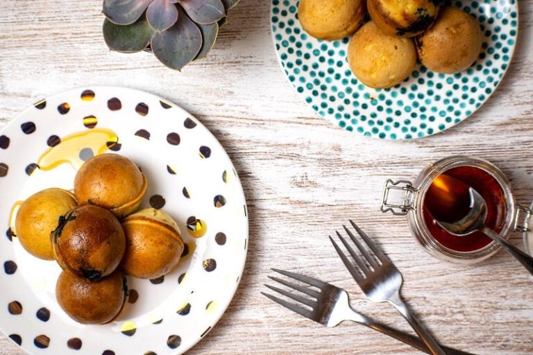 Pancake Cake Pops - In the Kitch