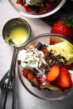 Strawberry Sundae - In the Kitch