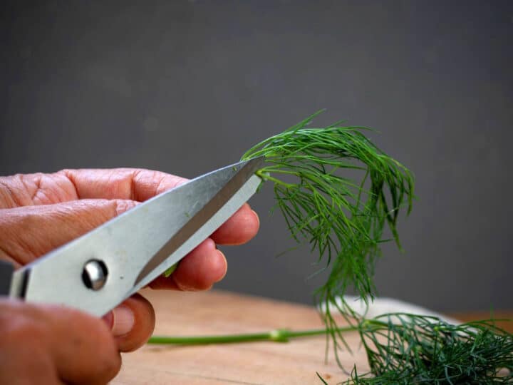 How to Chop Dill - In the Kitch