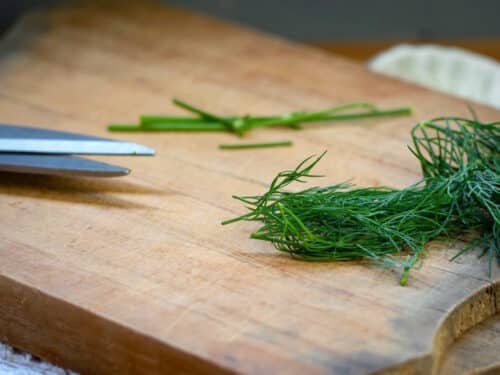 How to Chop Dill - In the Kitch