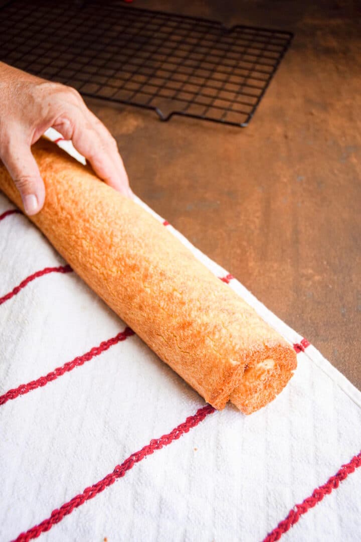 How to Make a Jelly Roll - In the Kitch