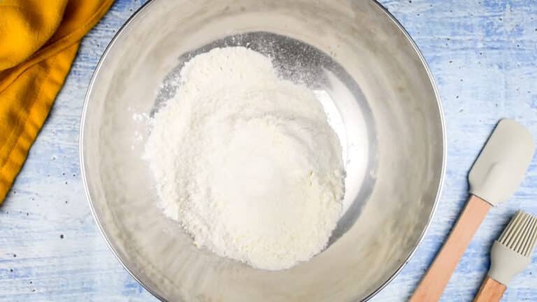 How to Make Cake Pops with Cake Mix - In the Kitch