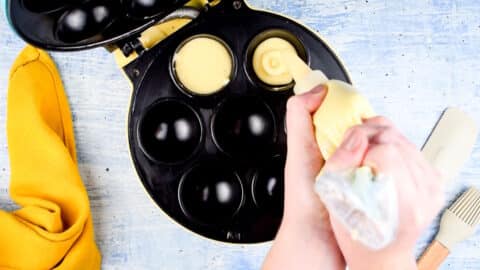 How to Make Cake Pops with Cake Mix - In the Kitch