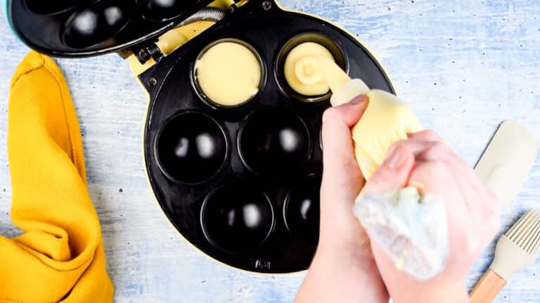 How to Make Cake Pops with Cake Mix - In the Kitch