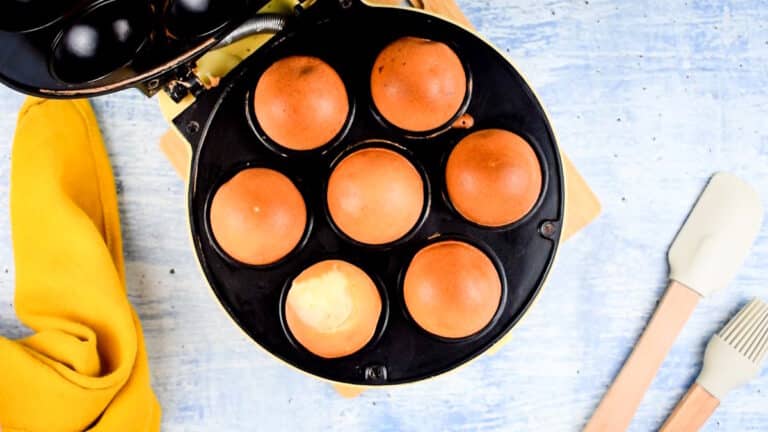 How to Make Cake Pops with Cake Mix - In the Kitch