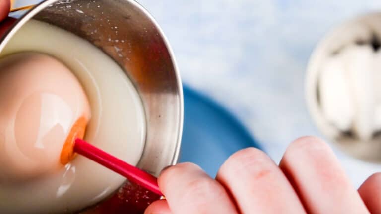 How to Make Cake Pops with Cake Mix - In the Kitch