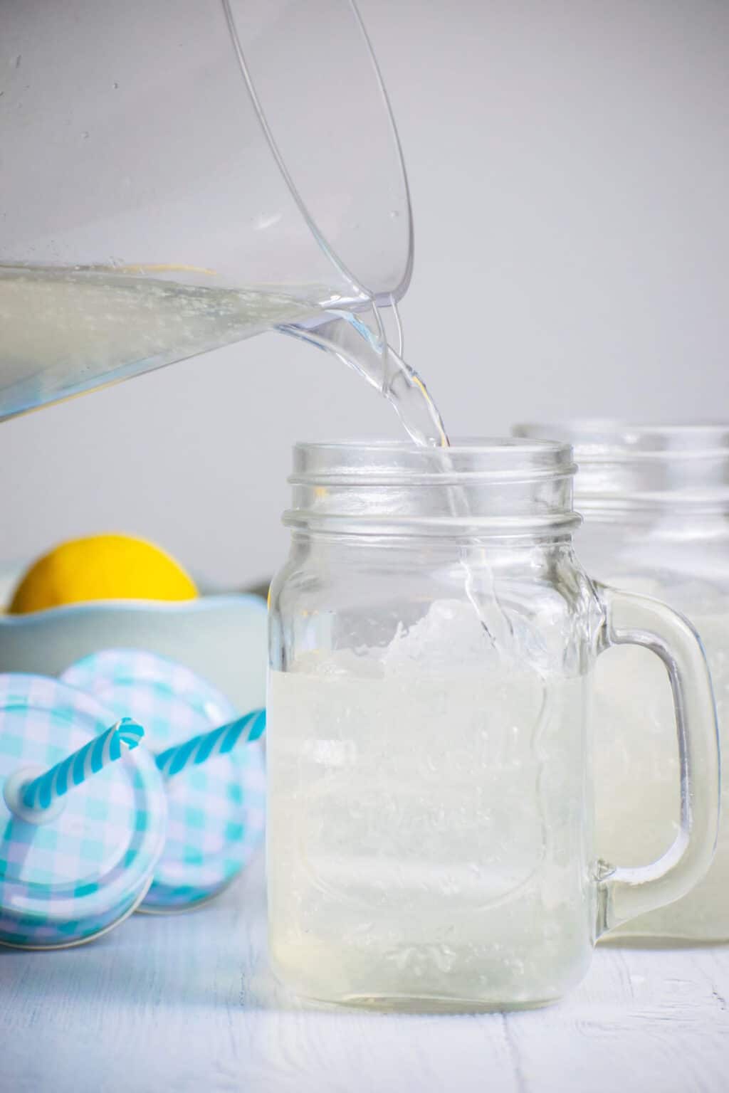 How to Make Lemonade - In the Kitch
