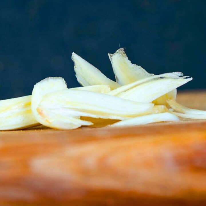 How to Slice Garlic - In the Kitch