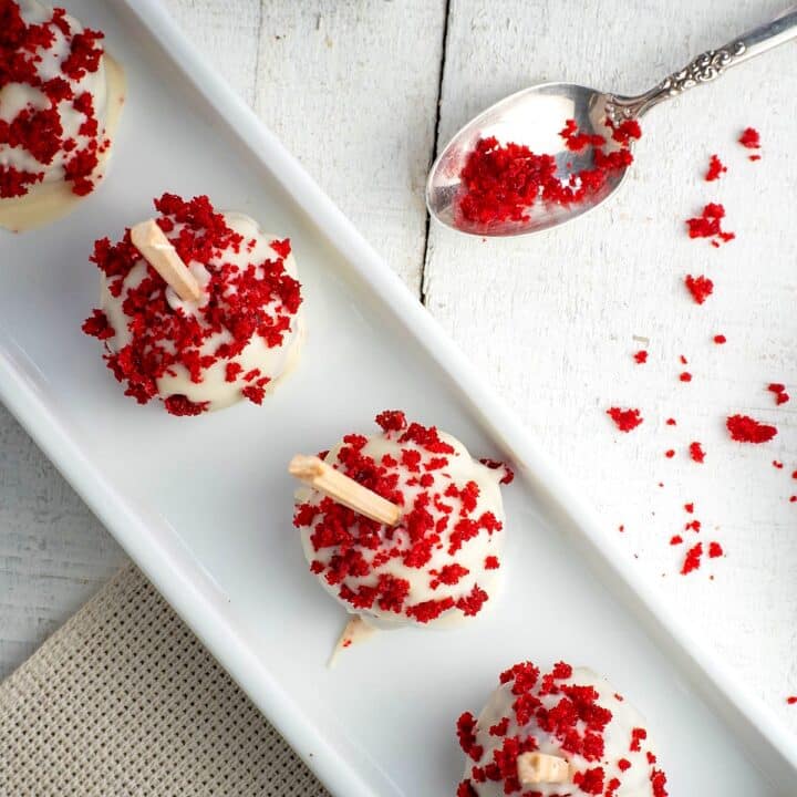 Red Velvet Cake Pops - In the Kitch